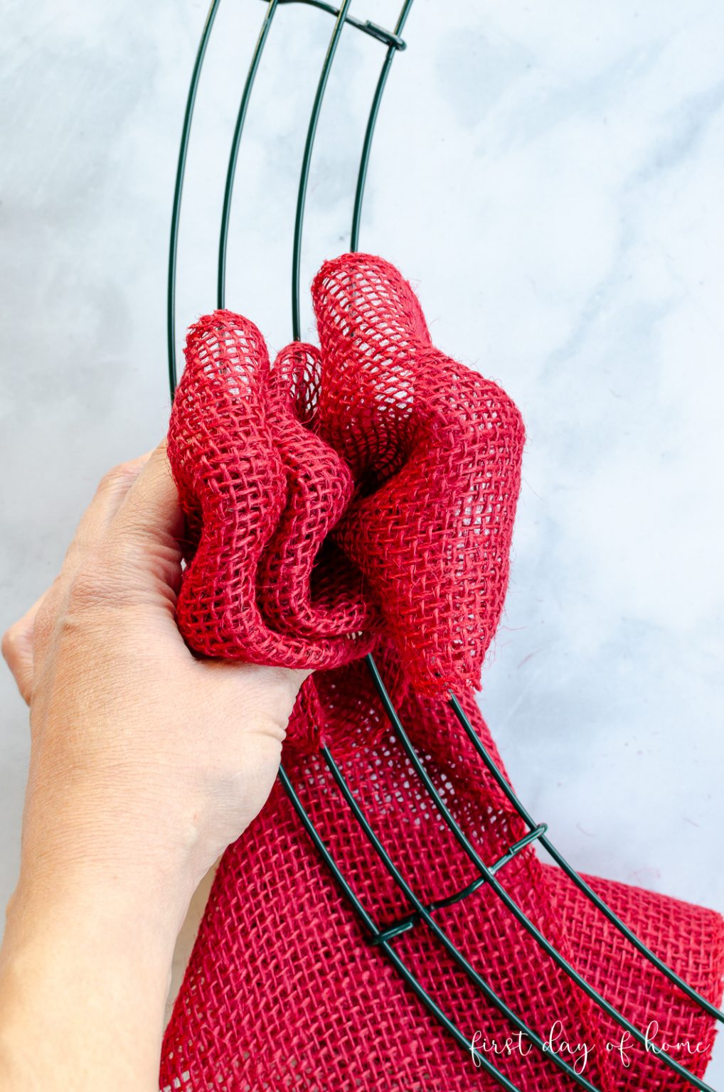 How to Make a Burlap Wreath - Easy Guide + Video for Beginners