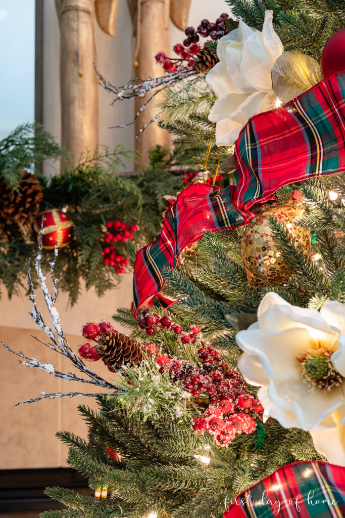 How to Style a Beautiful Plaid Christmas Tree (2025)