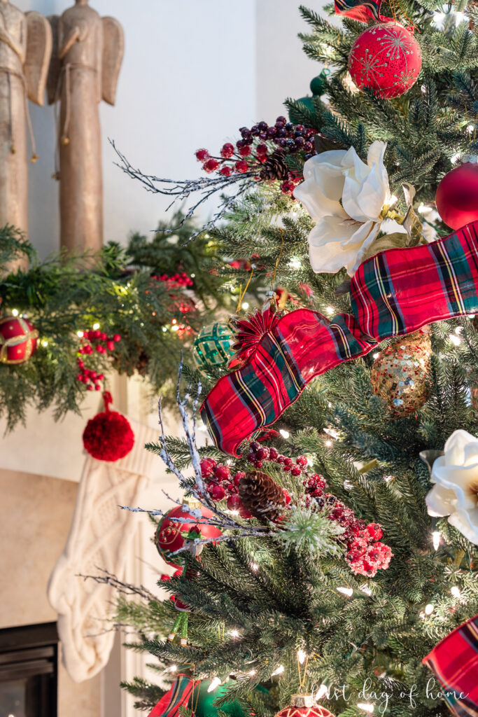 How to Style a Beautiful Plaid Christmas Tree (2025)